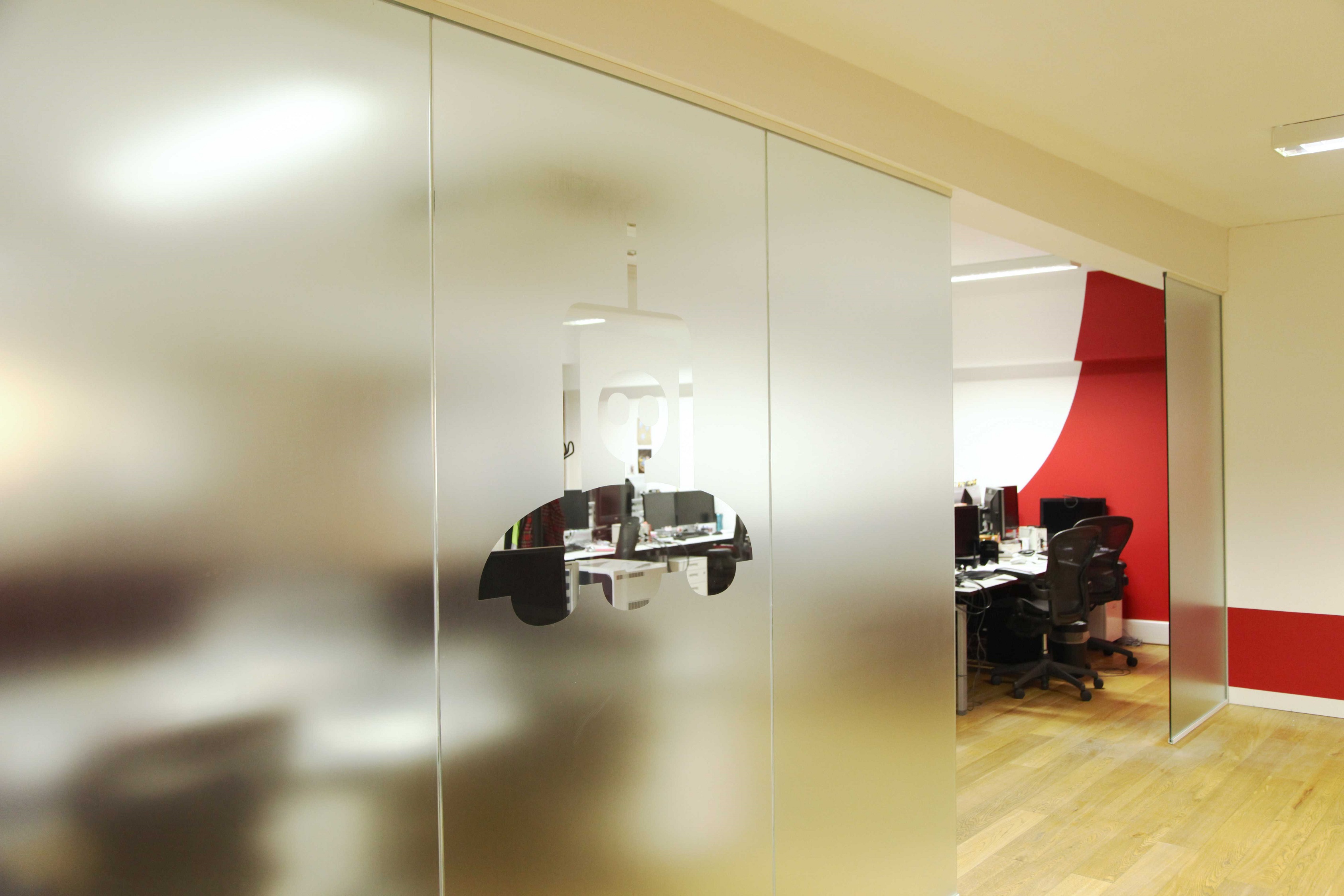 Unlimited Design Possibilities With Frameless Partitions - Kova