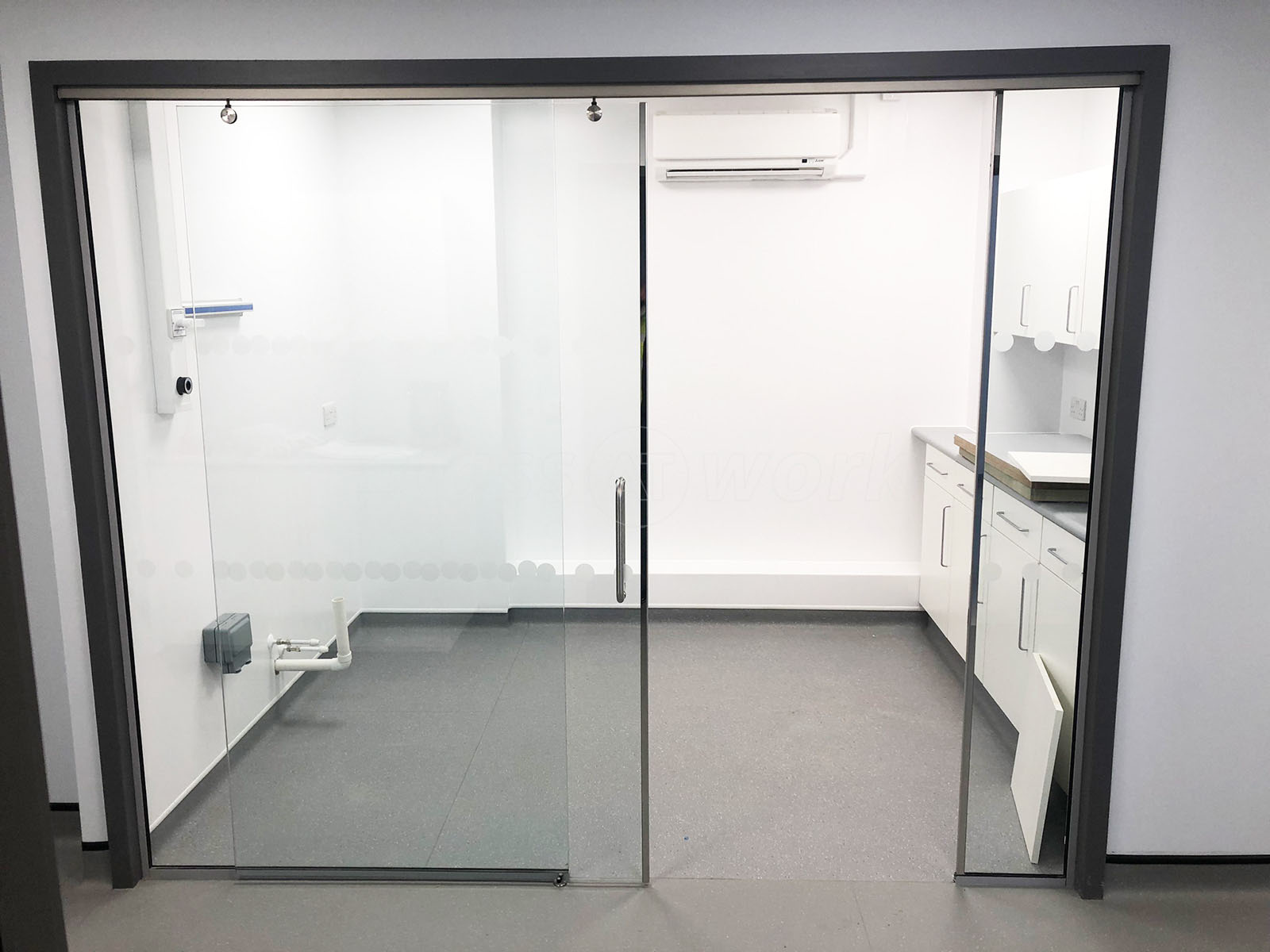 5 Benefits of Portable Glass Partitions Walls - Kova