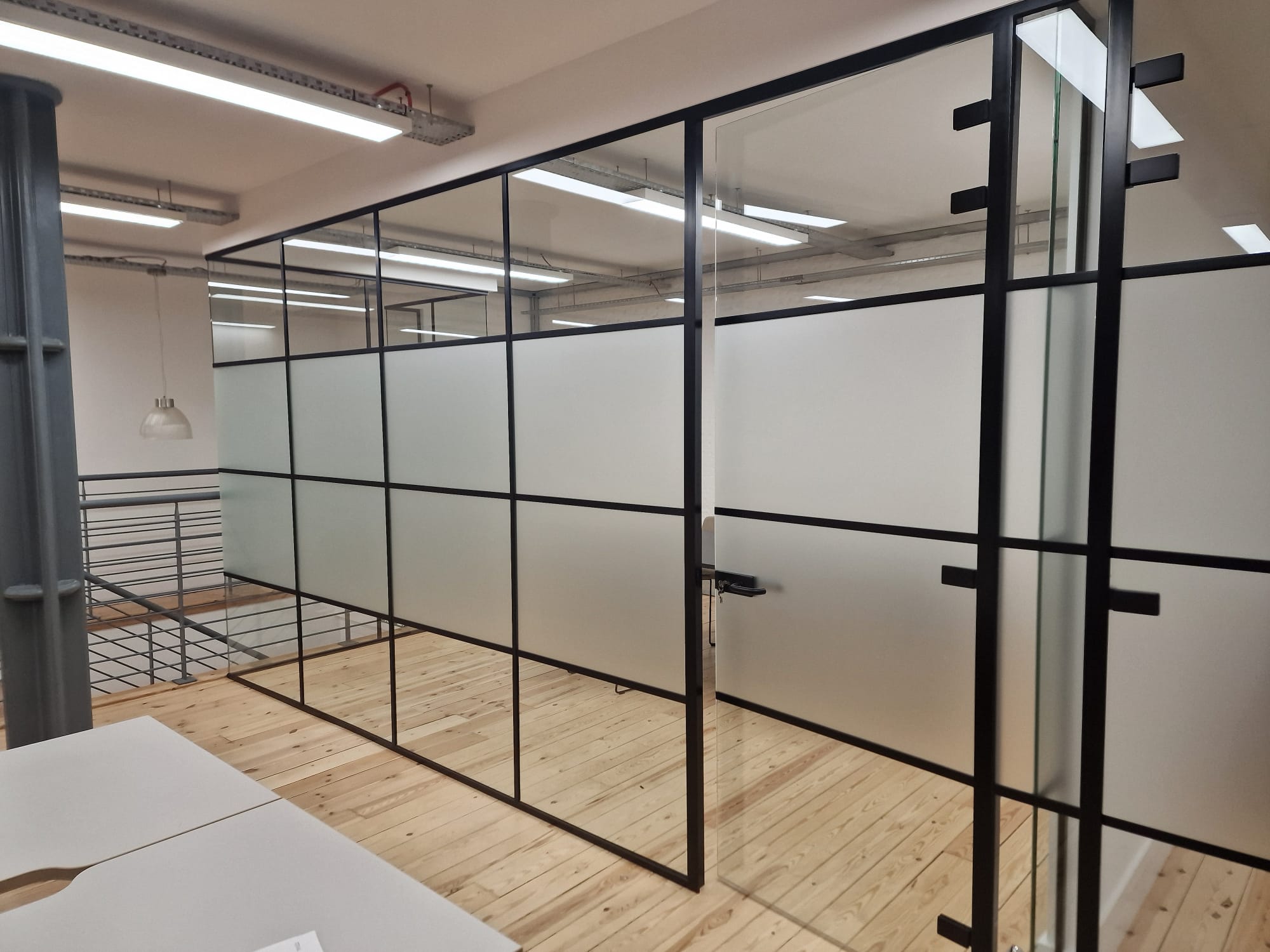 5 Trendy Glass Partition Styles for 2025